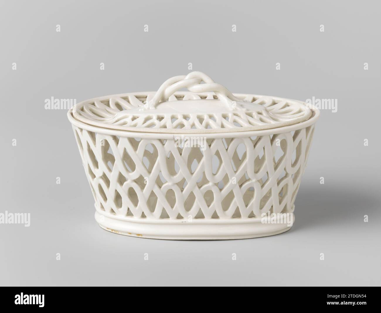 Basket, openwork wall, unpainted, manufacture Oud-Loosdrecht, c. 1778 ...