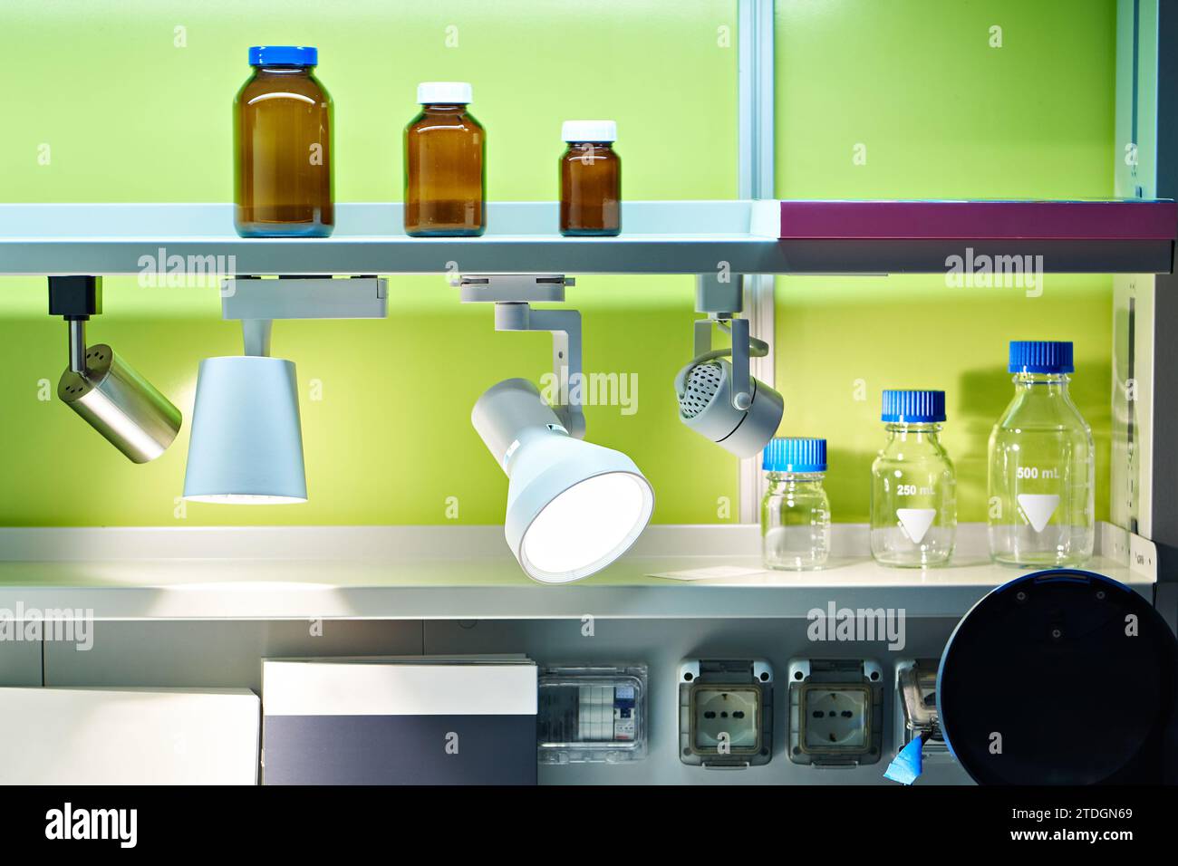 Laboratory work table for chemical experiments Stock Photo - Alamy