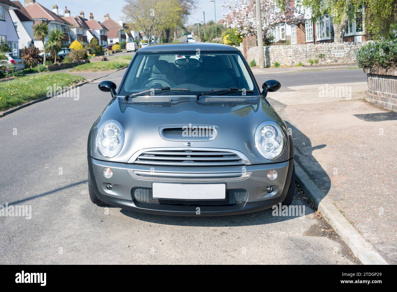 A Mini Cooper S from 2005 is parked in front of a residential house on ...