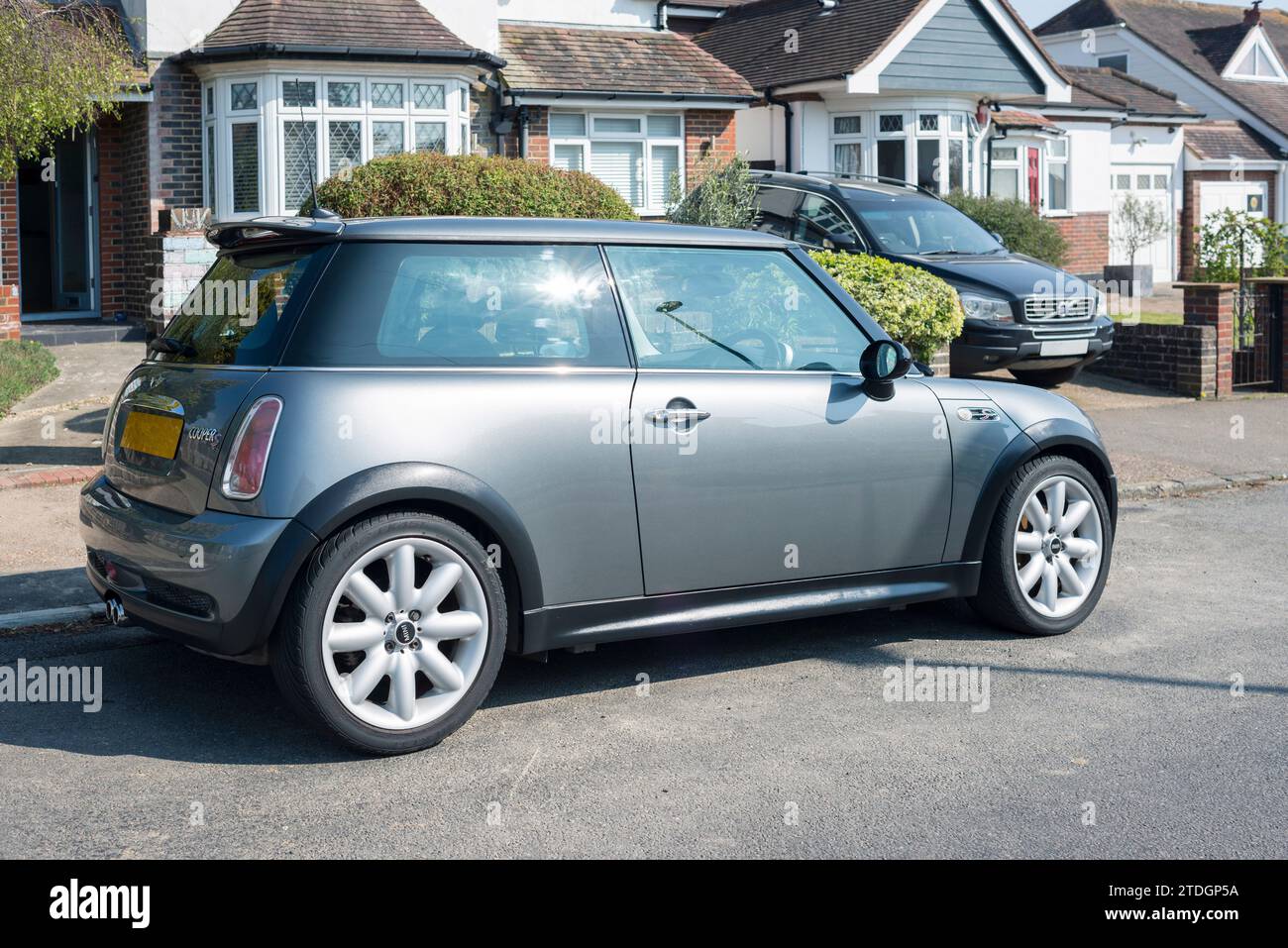 A Mini Cooper S from 2005 is parked in front of a residential house on ...
