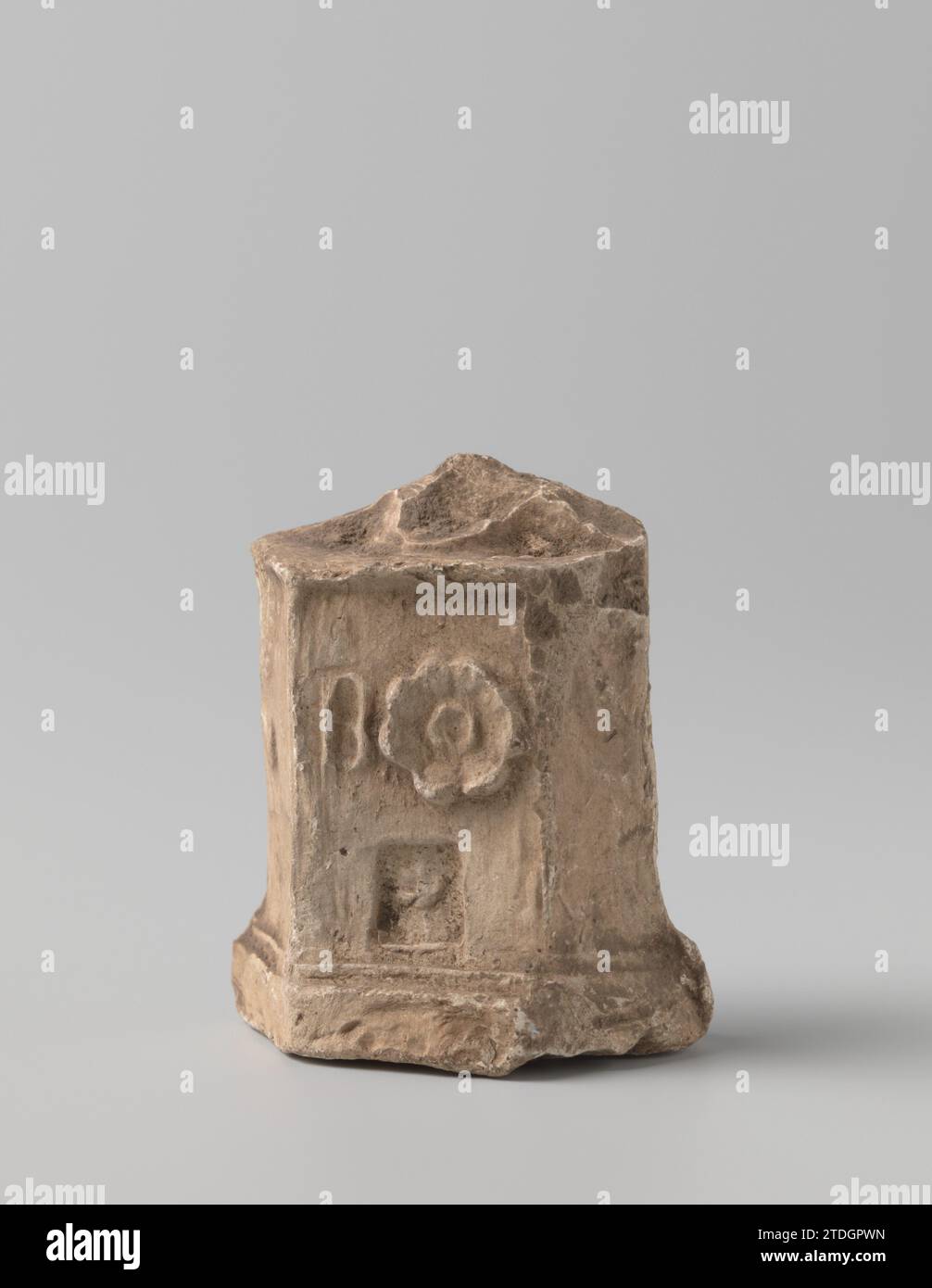 Base of a sculpture., C. 1400 - c. 1950 Base or pedestal of a sculpture ...