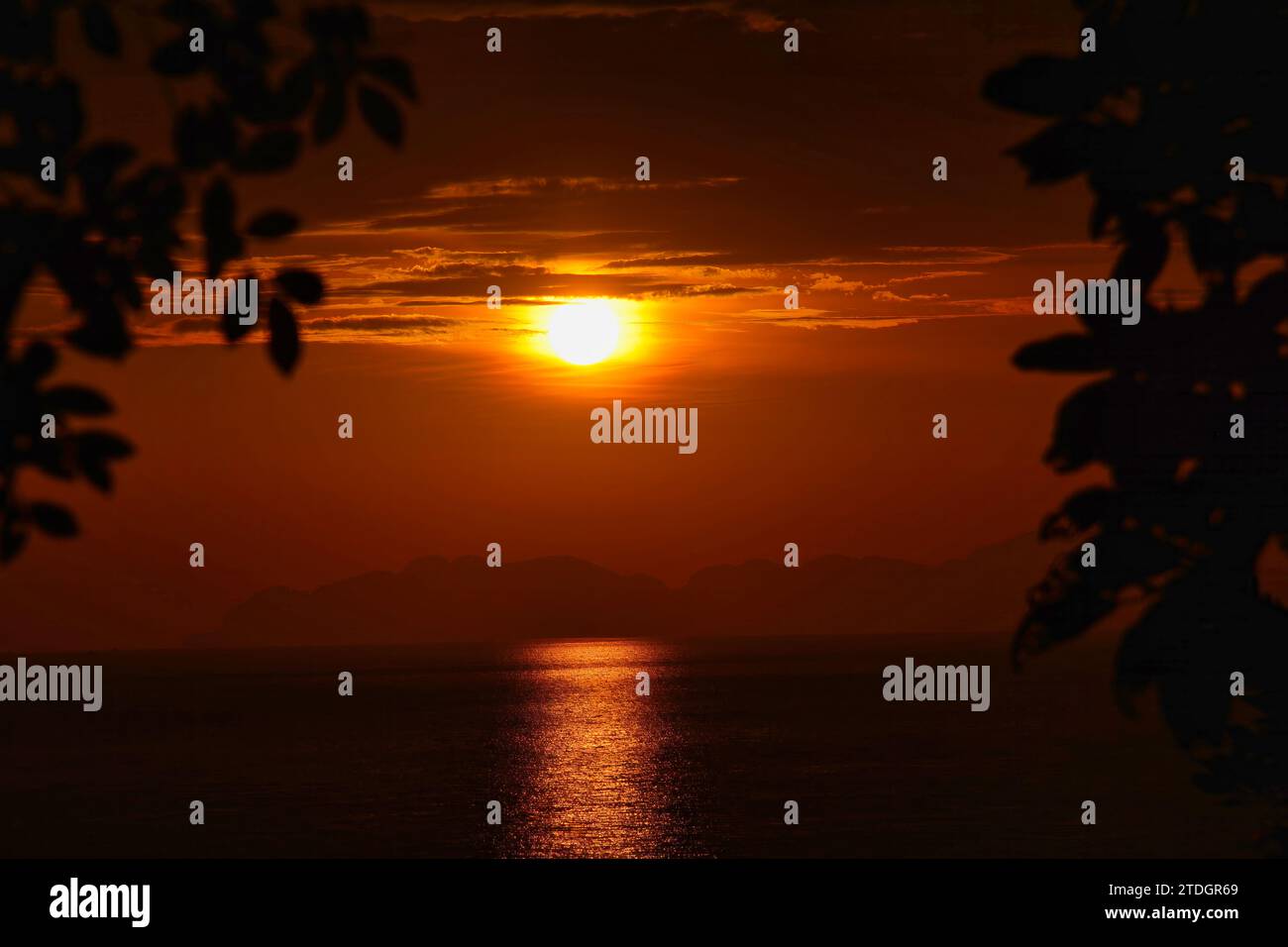 Koh phi phi sunset hi-res stock photography and images - Alamy