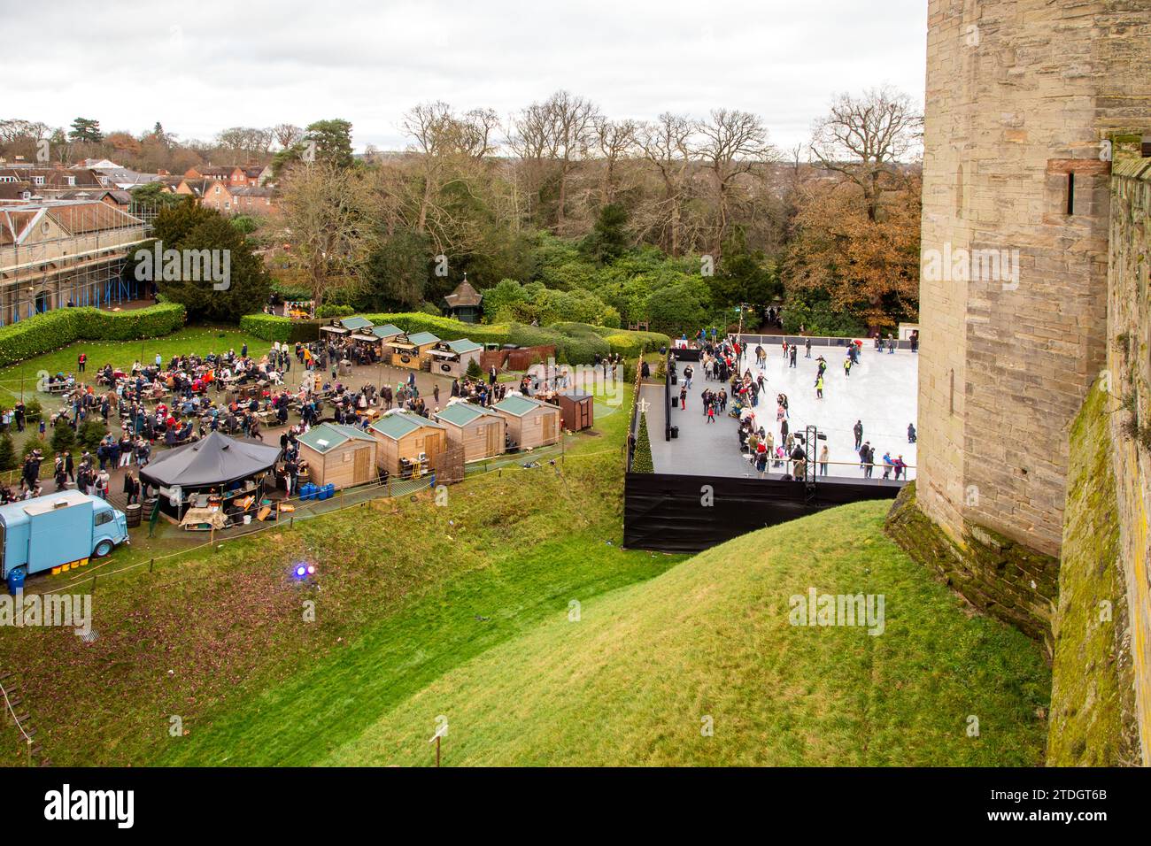 Familys skating hi-res stock photography and images - Alamy