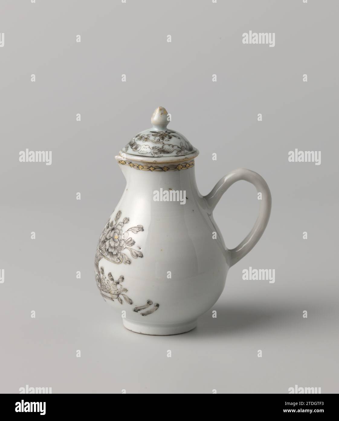 Cre triangular hi-res stock photography and images - Alamy