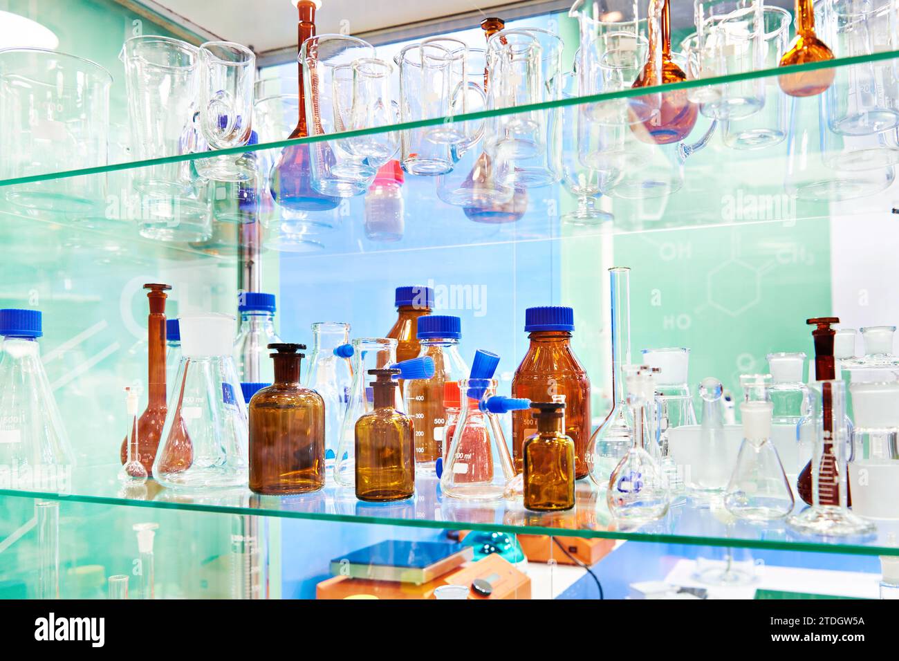Glass bottles in laboratory hi-res stock photography and images - Alamy