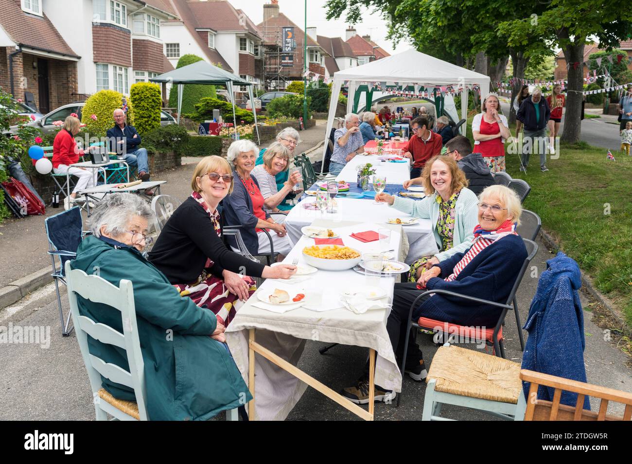 Photos from a traditional British Street Party celebrating the Queens ...