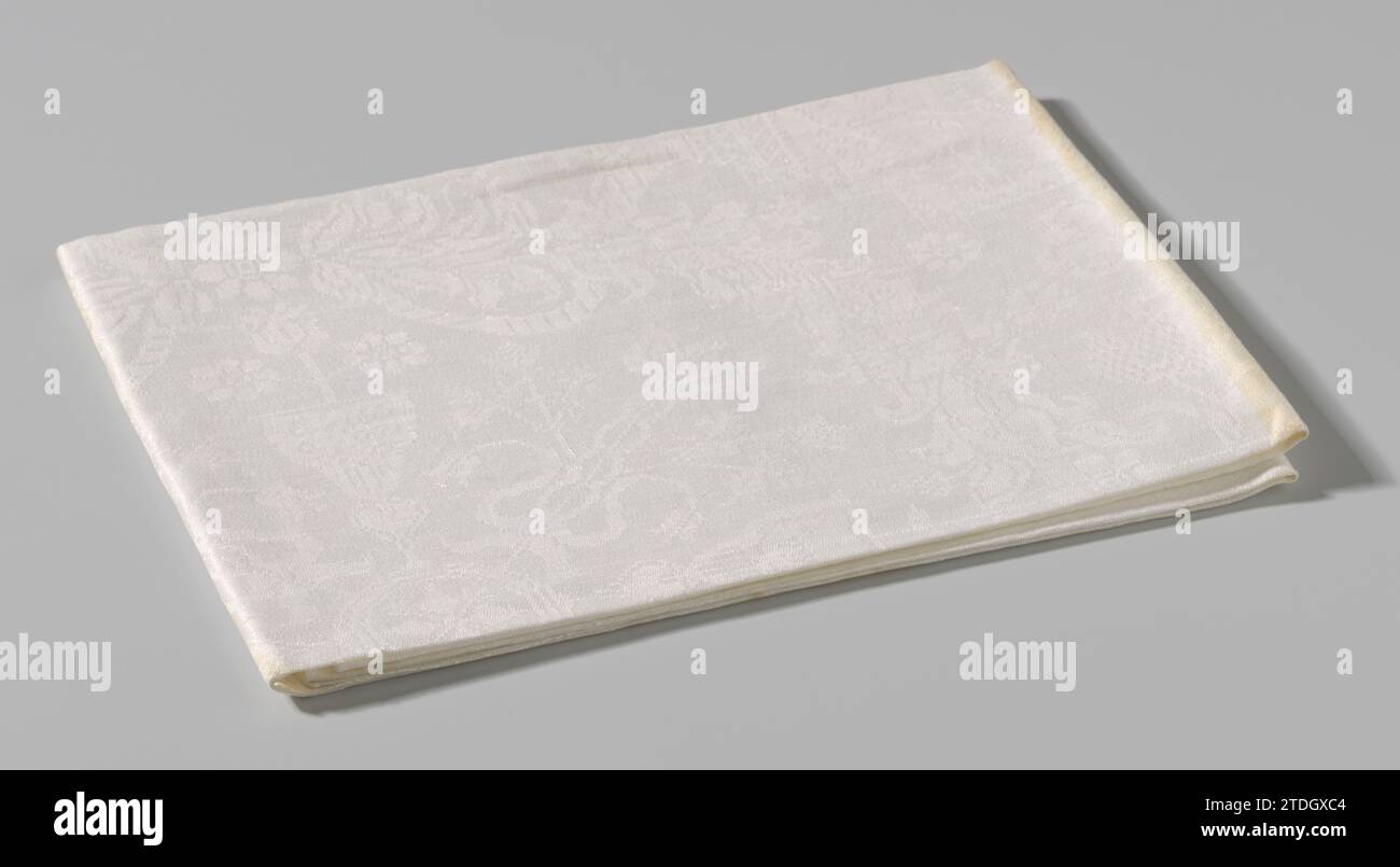 Napkin with stylized pattern of a wreath and 'boteh's', anonymous, 1700 ...