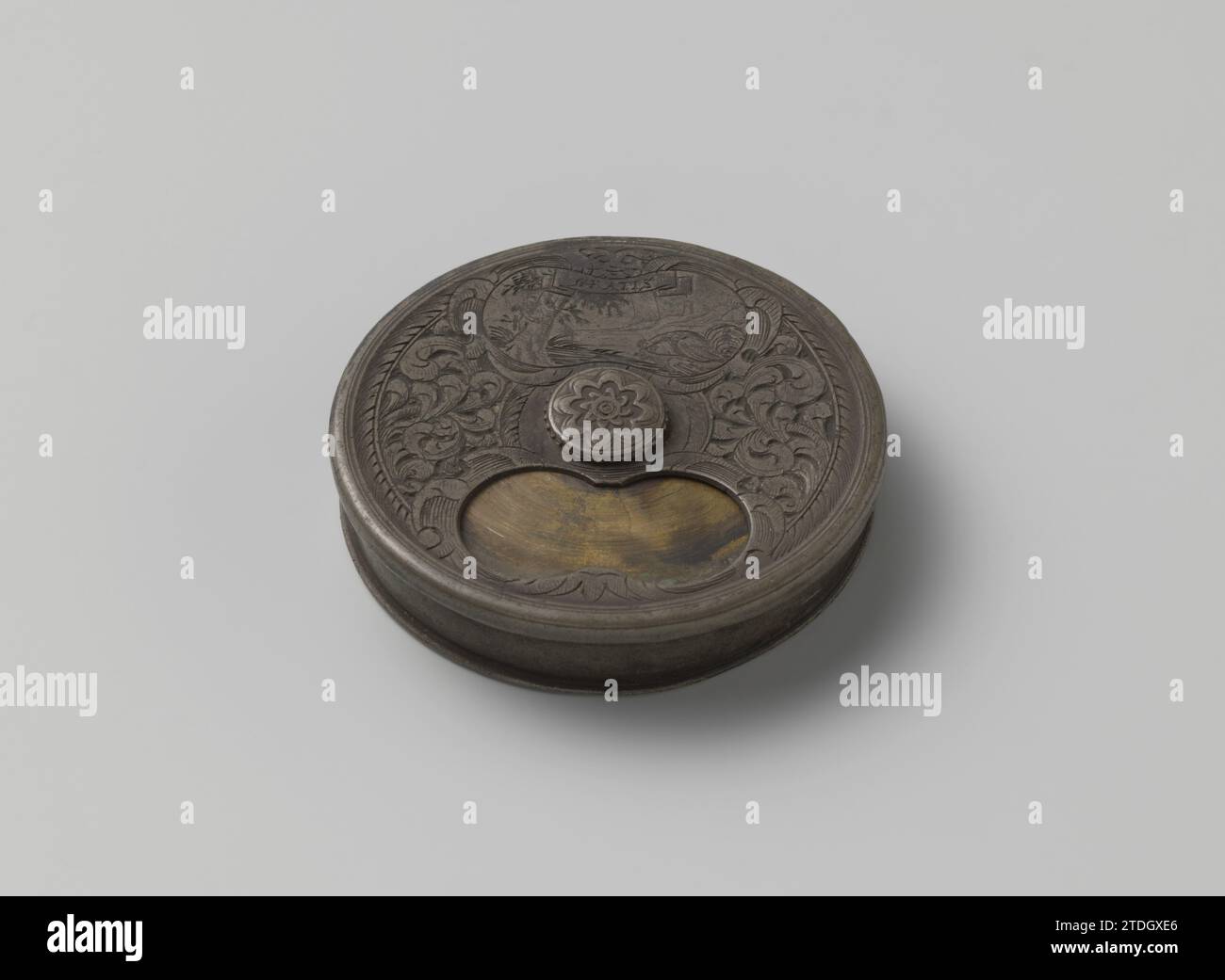 Snuff tin hi-res stock photography and images - Alamy