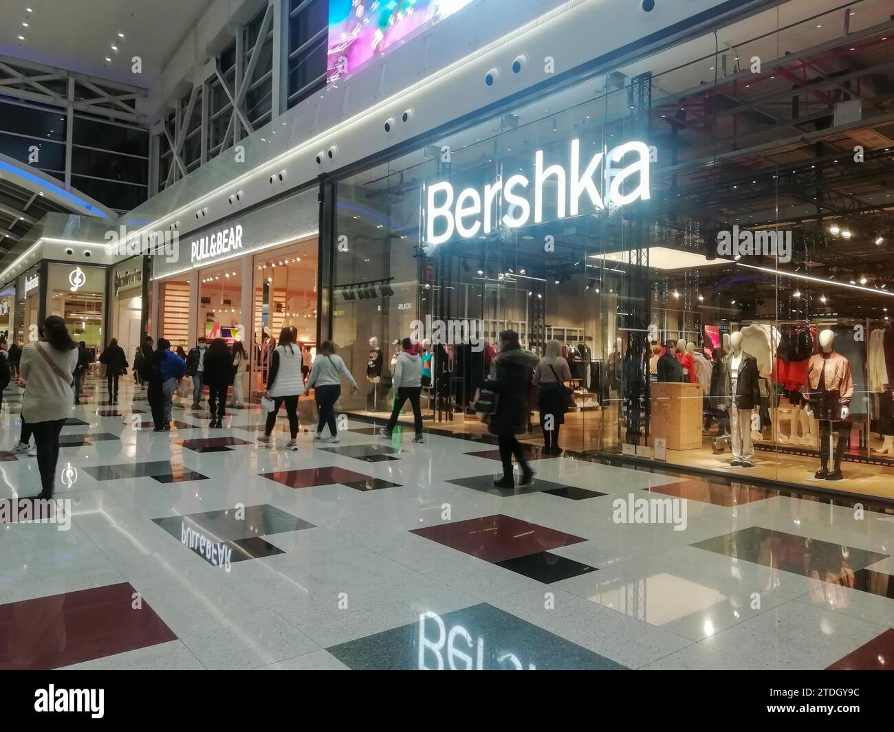 Granada mall hi-res stock photography and images - Alamy
