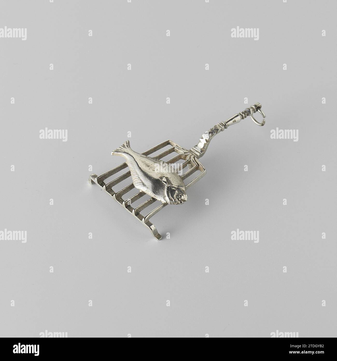 Visrooster, anonymous, c. 1650 Fish grid on three legs and a profiled ...