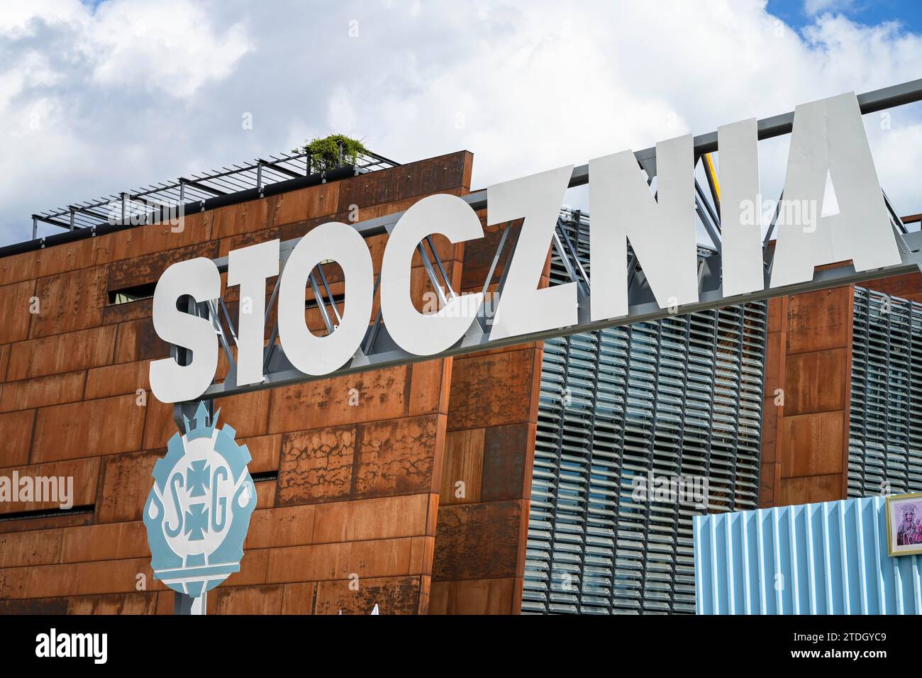 Old factory gate hi-res stock photography and images - Alamy