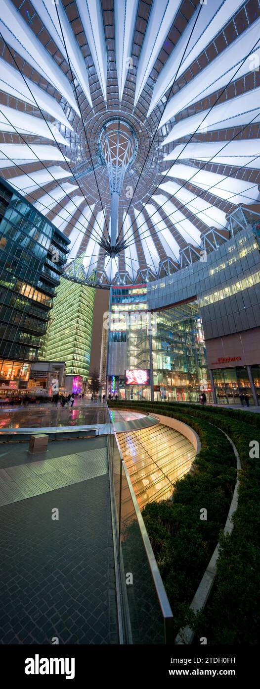 Sony centre store hi-res stock photography and images - Alamy