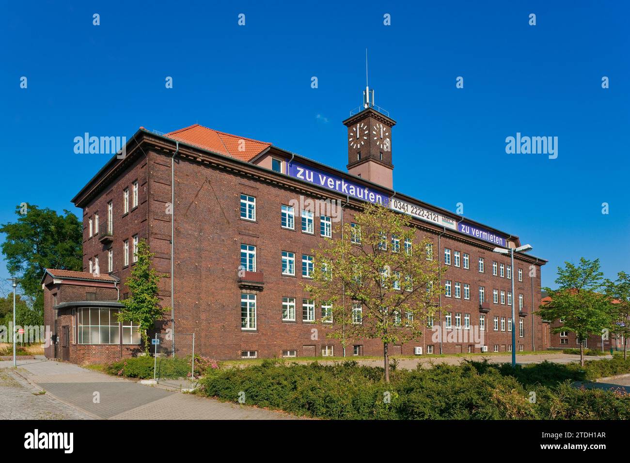 Construction of administration building hi-res stock photography and ...