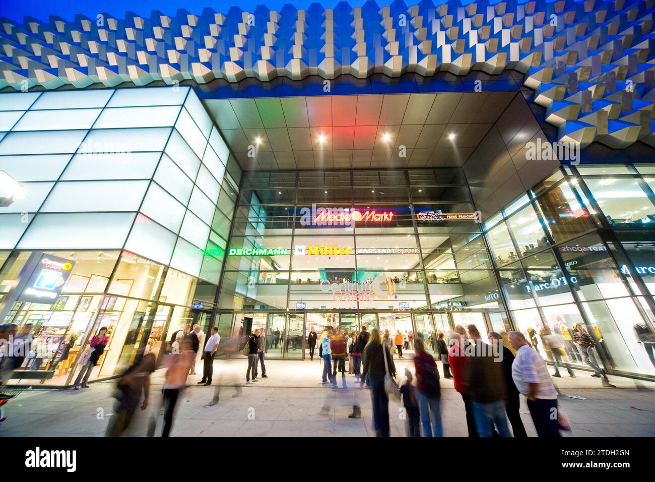 Retail gallery hi-res stock photography and images - Alamy