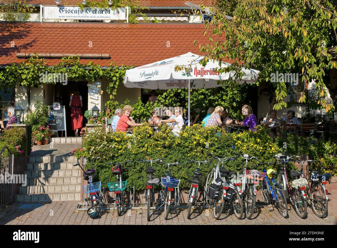 Eiscafe hi-res stock photography and images - Alamy