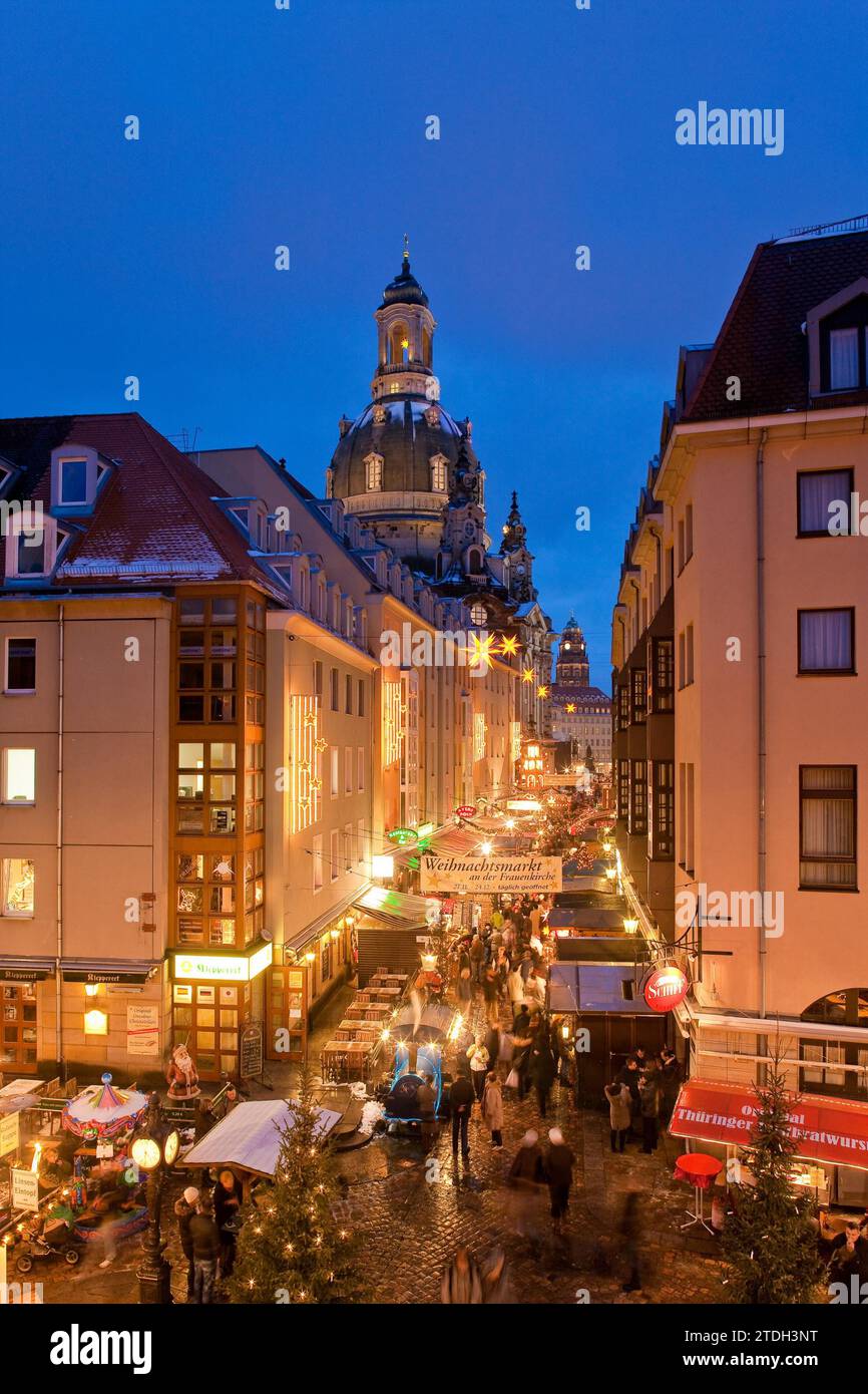 Christmas market in the Muenzgasse in Dresden's Old Town in the ...