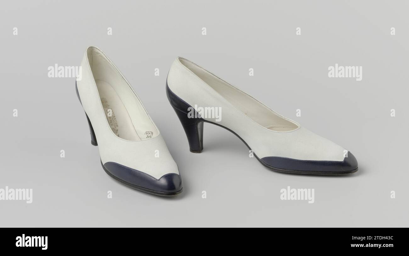 High heel turns hi-res stock photography and images - Alamy