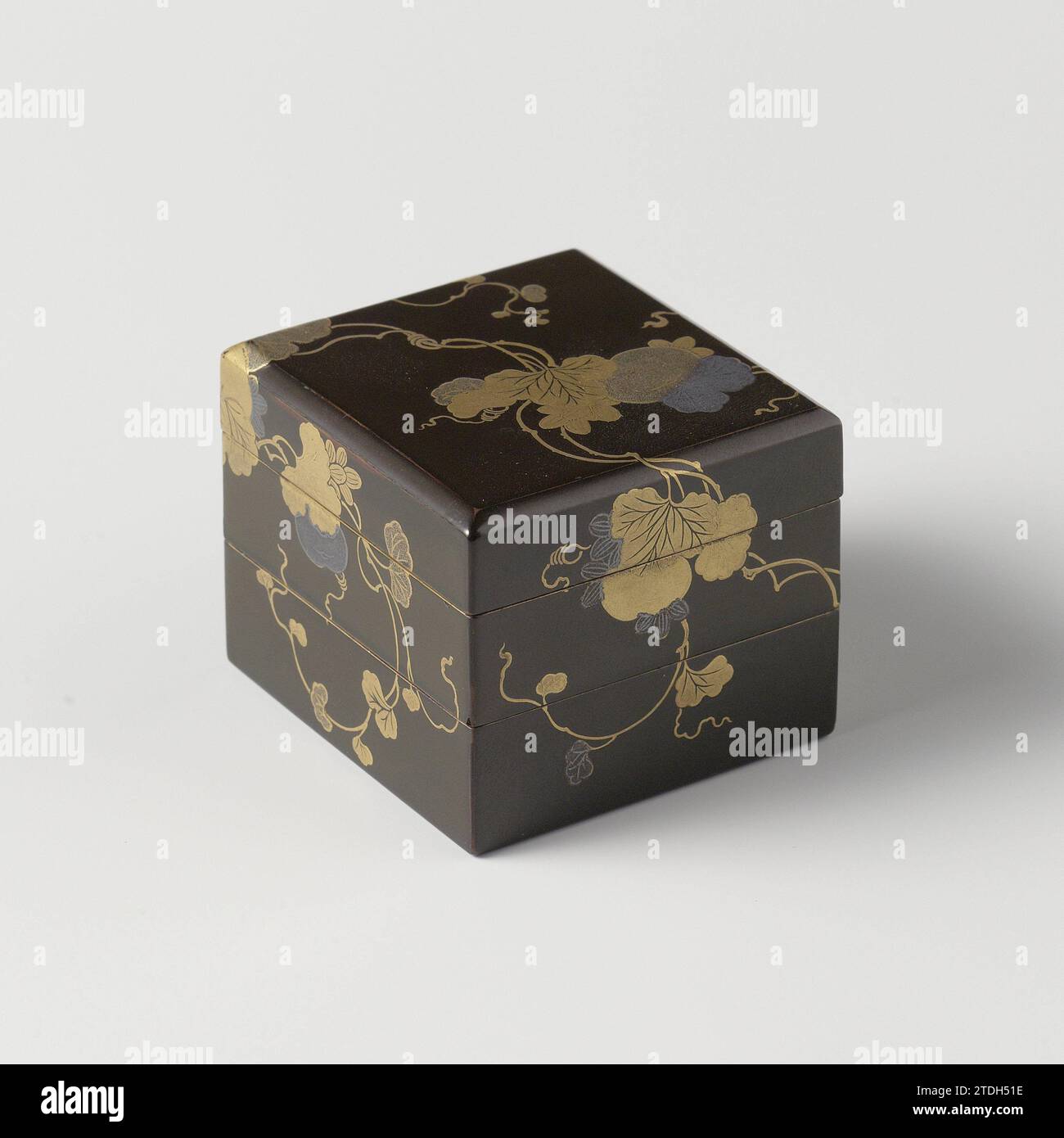 Stack box, black lacquer with pouring plants in gold and silver-make ...