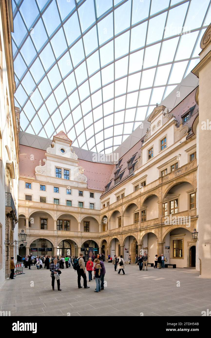 Residential palace small courtyard Stock Photo - Alamy