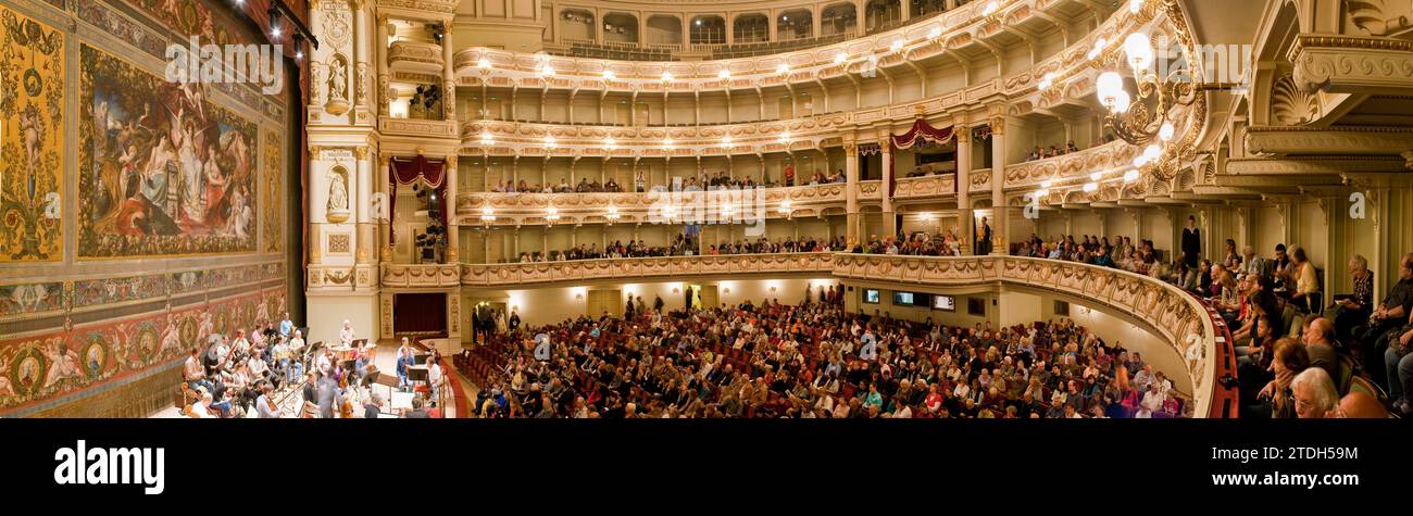 Semper two hi-res stock photography and images - Alamy