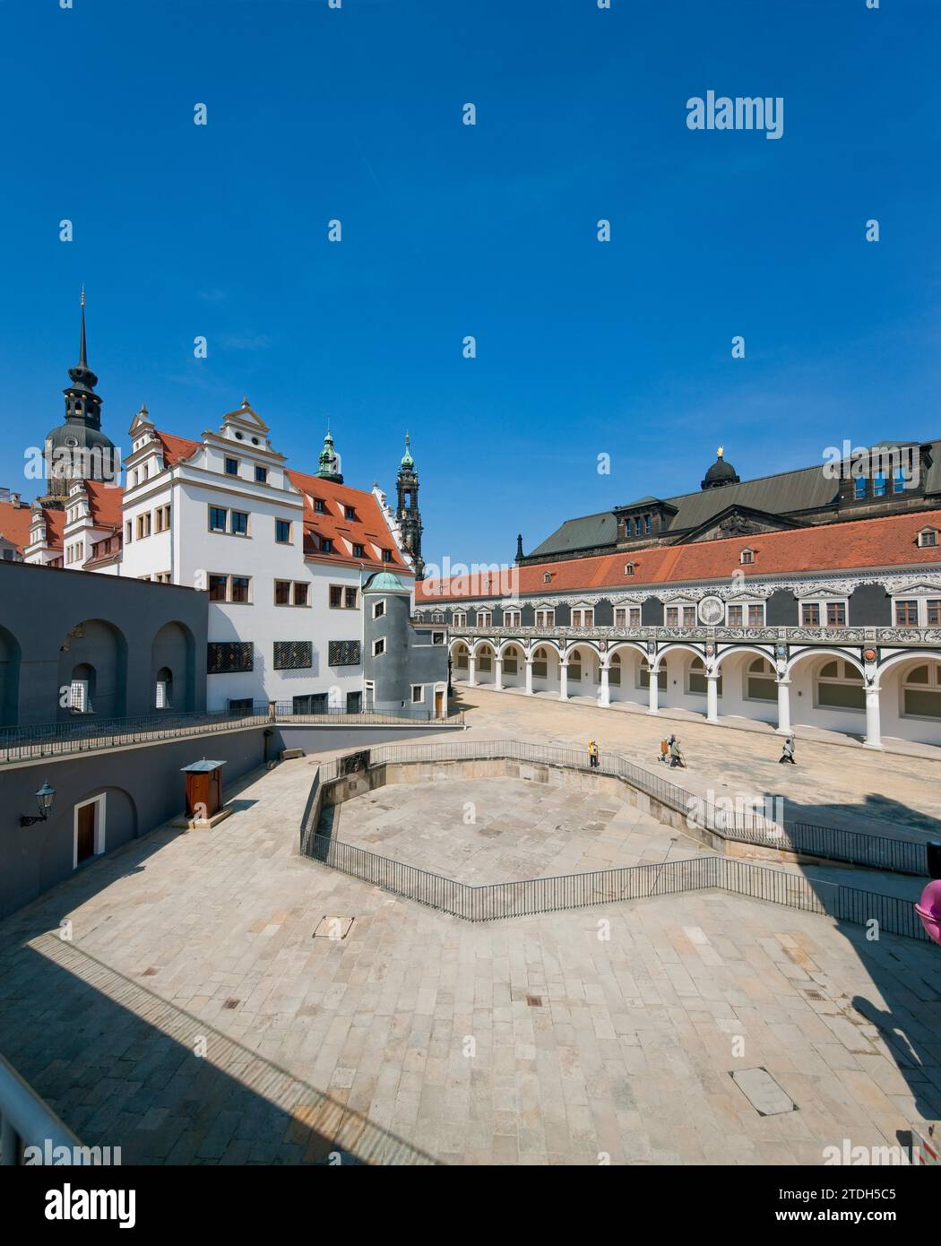 Stable courtyard hi-res stock photography and images - Alamy