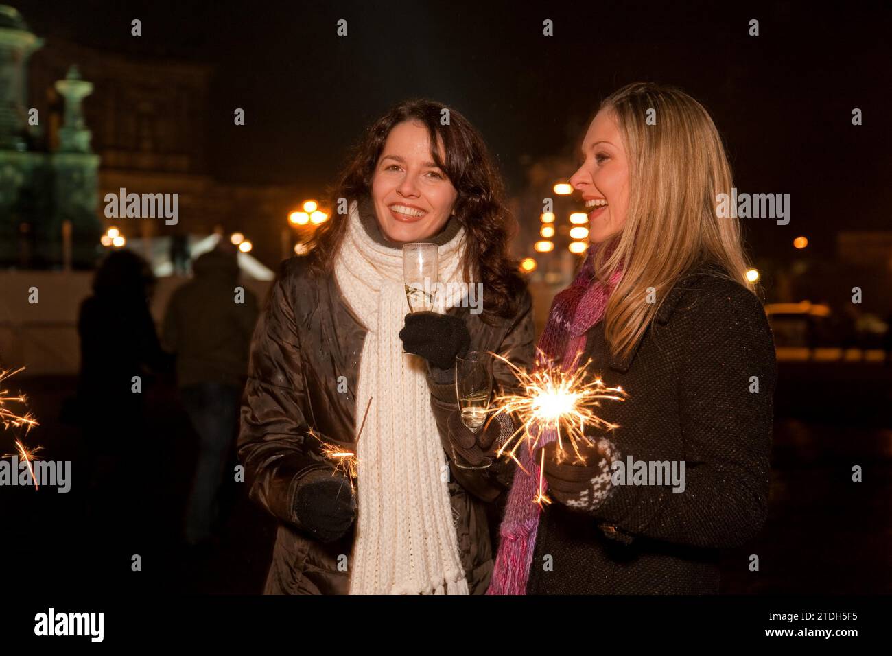 Young people celebrate New Year's Eve on the theatre square in Dresden ...