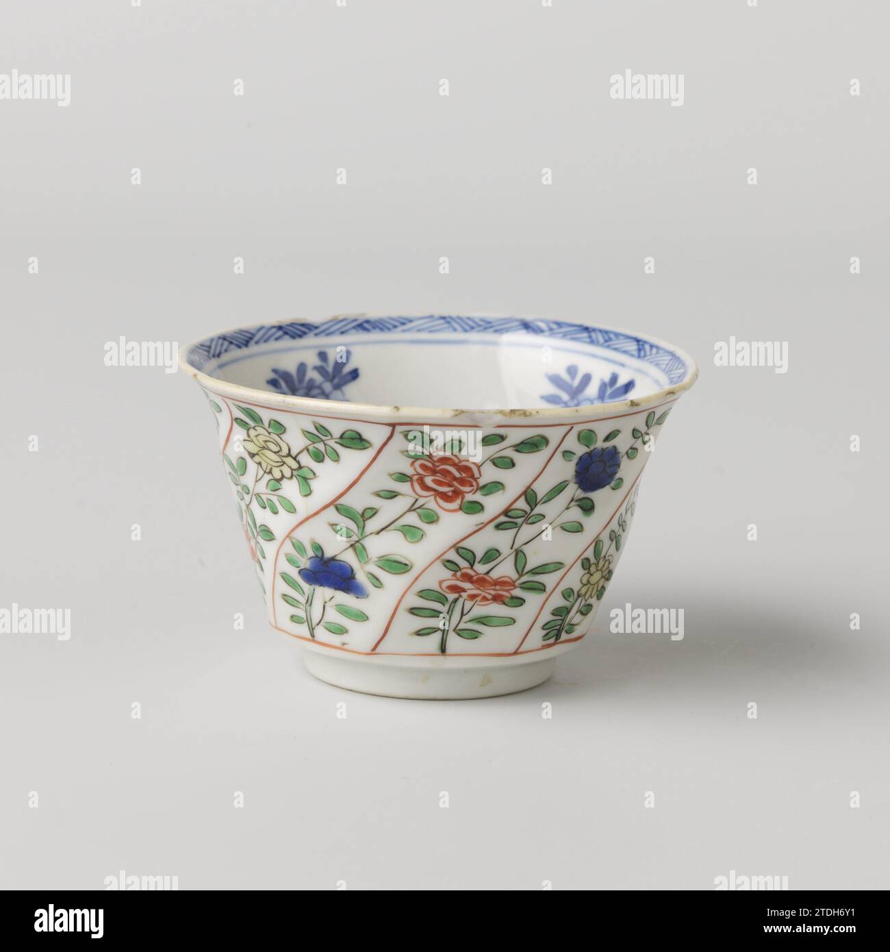 Cup with flower sprays in twisted panels, anonymous, c. 1700 - c. 1724 ...