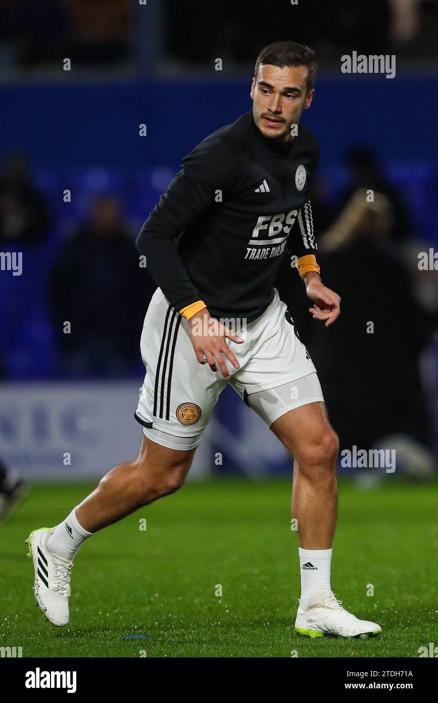 Harry Winks #8 of Leicester City during the pre-game warmup ahead of ...