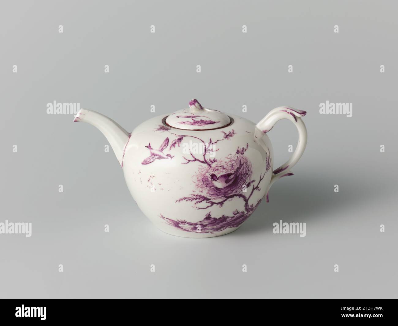 Teapot, painted with trees and birds, manufacture Oud-Loosdrecht, c ...