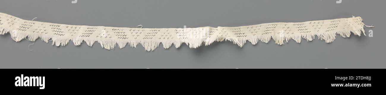 Strip of lace tissue with triangles and triangular frills, anonymous, c ...