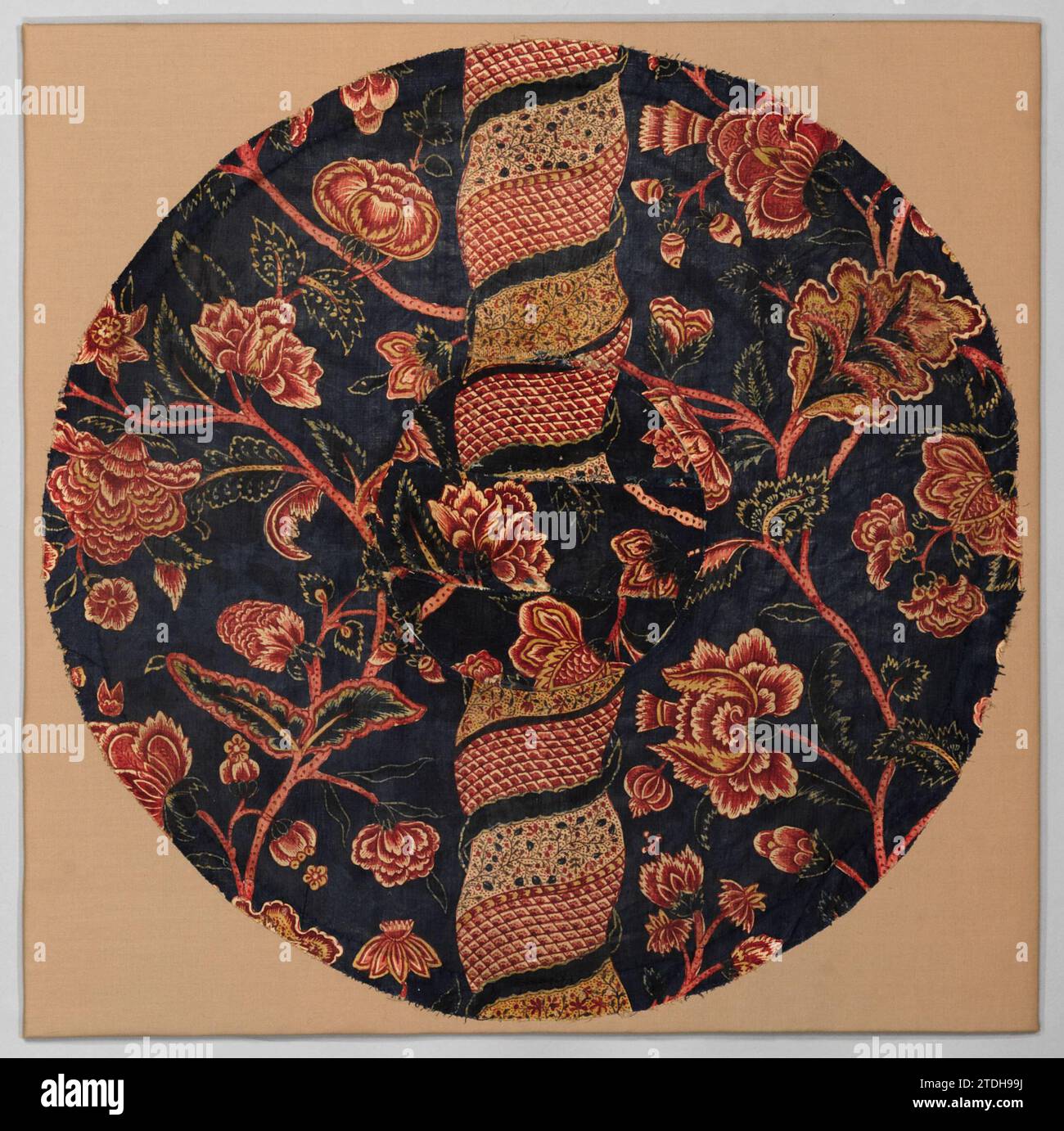 Torsade hi-res stock photography and images - Alamy