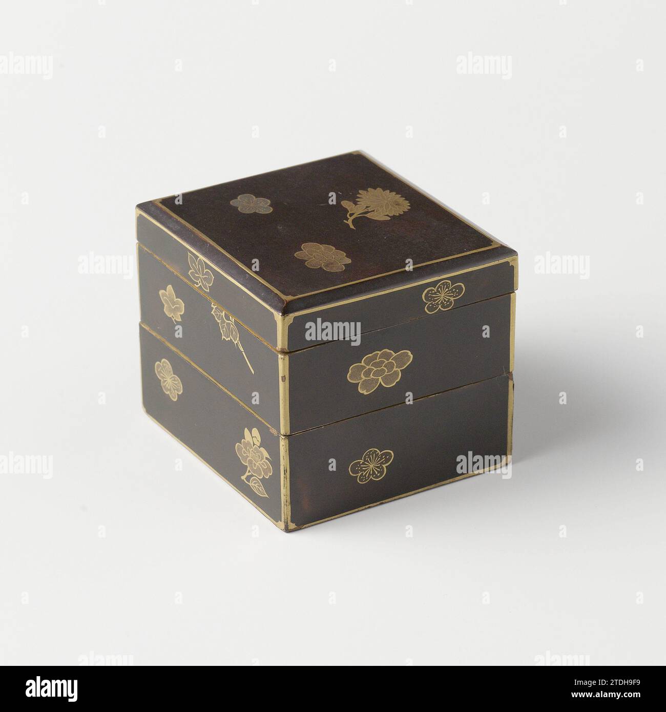 Square stile box, black lacquer with sprinkling flowers in Gold -Makie ...