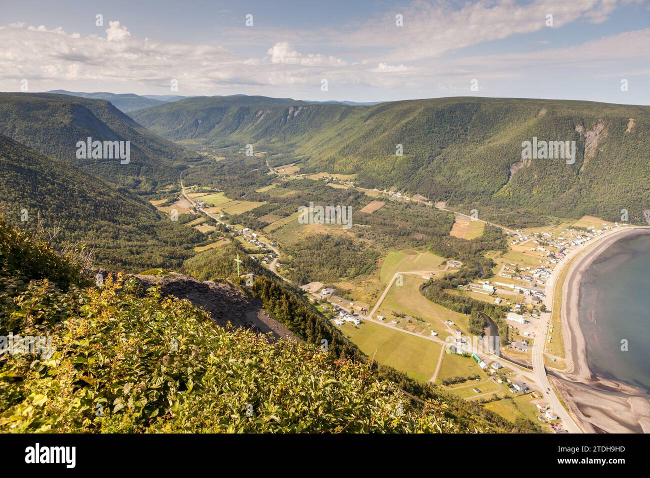 The village of Mont Saint-Pierre as the crow flies. Mont Saint-Pierre ...