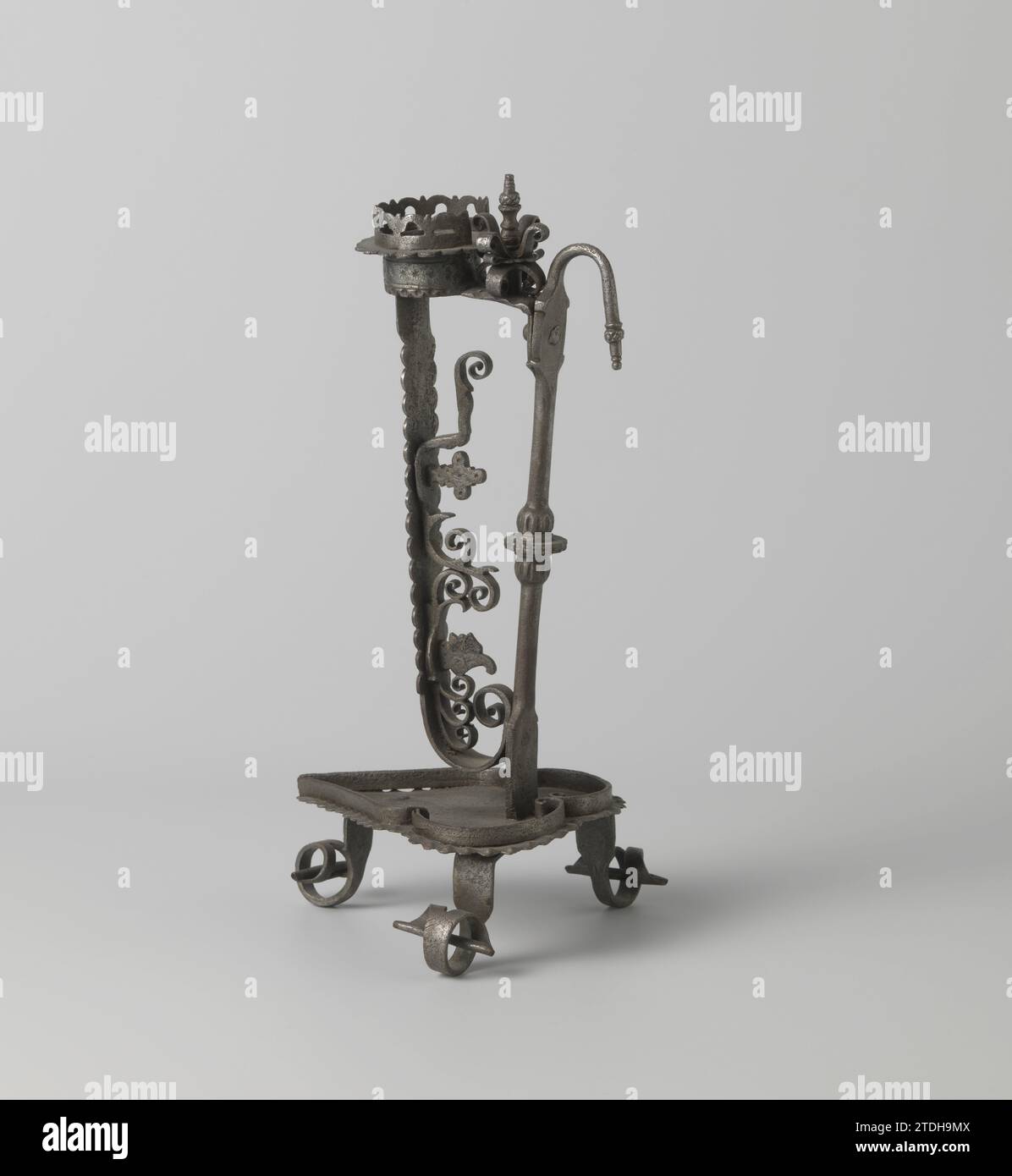 Candlestick with spring mechanism, anonymous, 1500 - 1700 Forging iron ...