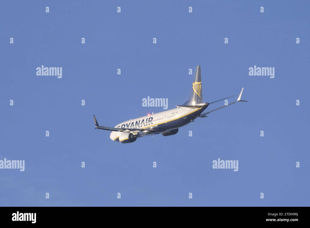 Orio Al Serio, . 18th Dec, 2023. Ryanair takes off (on the stock market ...