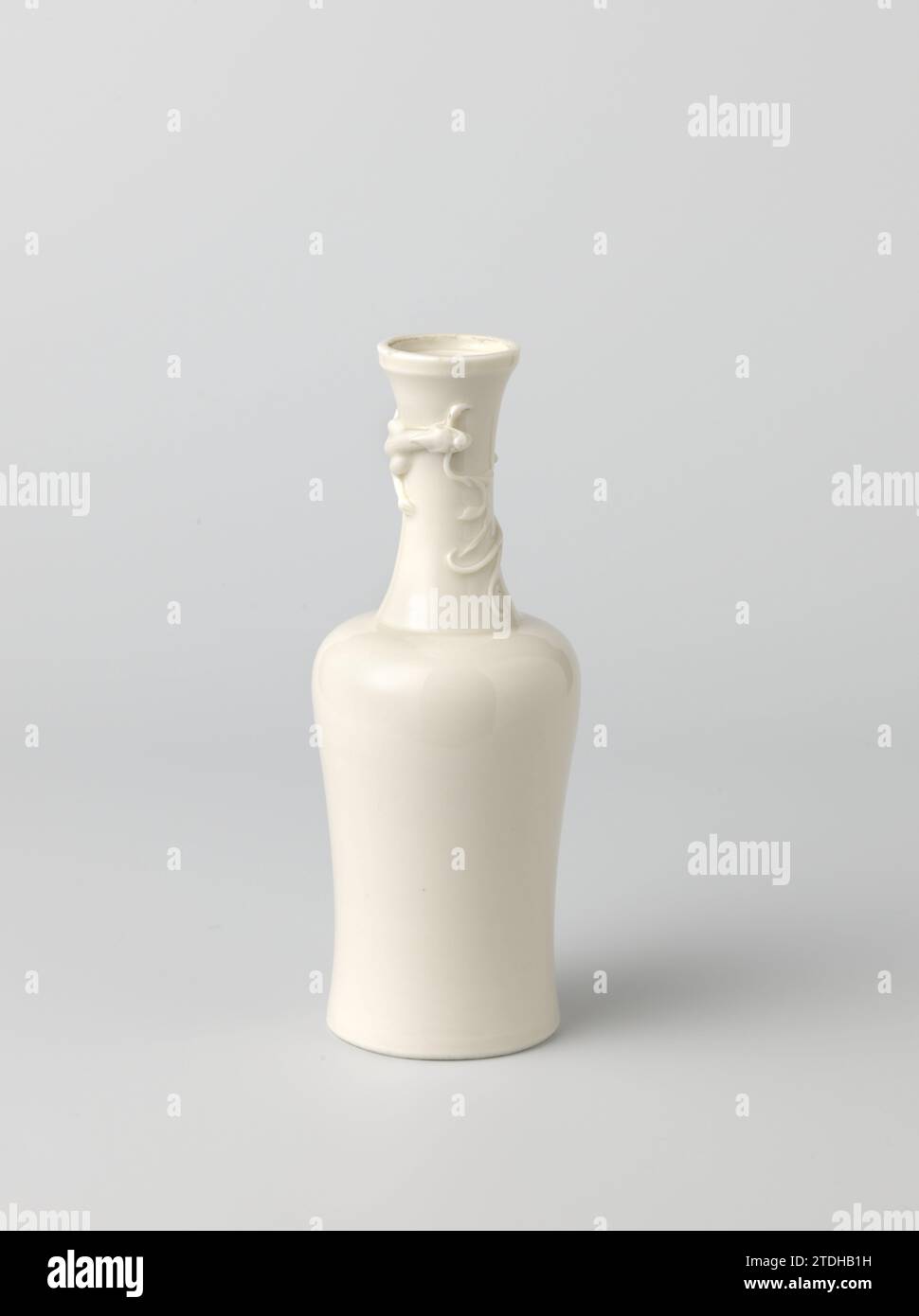 Vase with small dragon, anonymous, c. 1650 - c. 1699 Balus -shaped vase ...