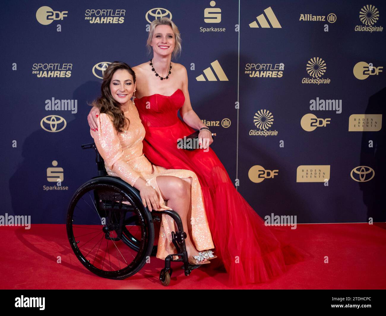 Kristina Vogel (Bahnrad), Britta Heidemann (Fechten) auf dem roten ...