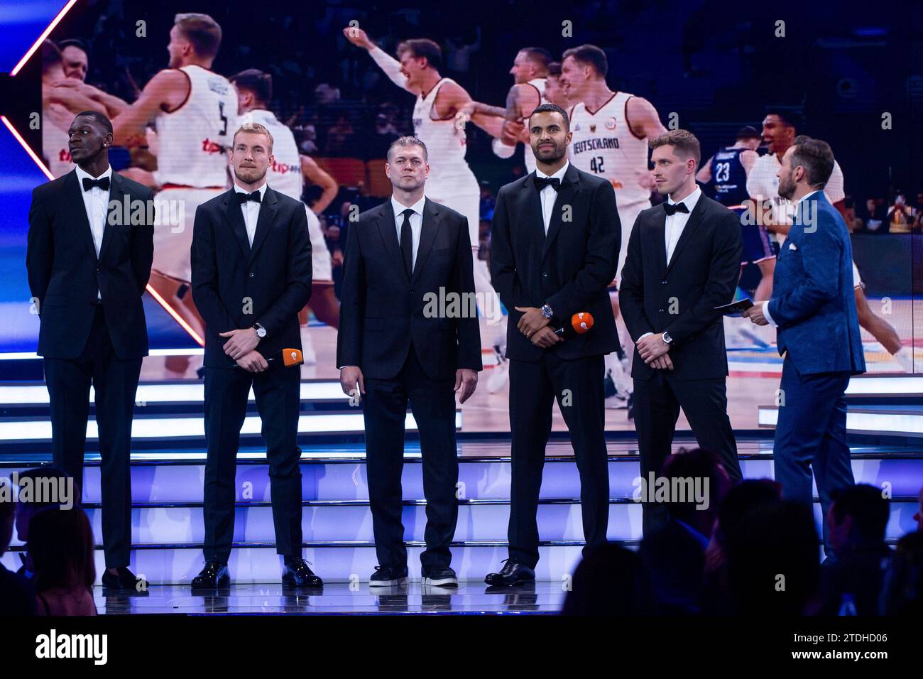 Basketball Nationalmannschaft Deutschland um Isaac Bonga, Niels Giffey ...