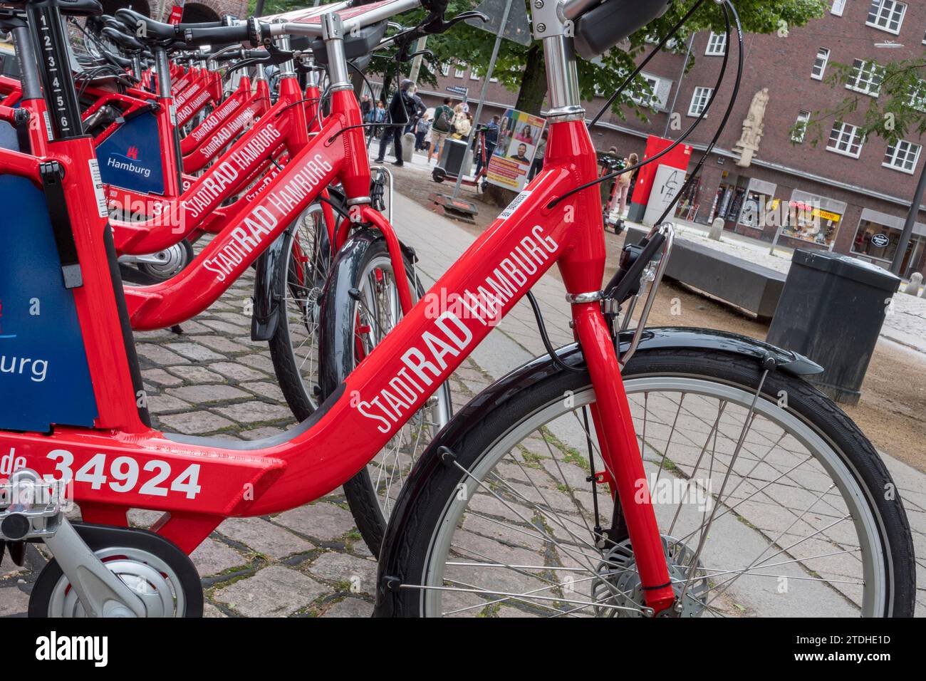City cycles hi-res stock photography and images - Alamy