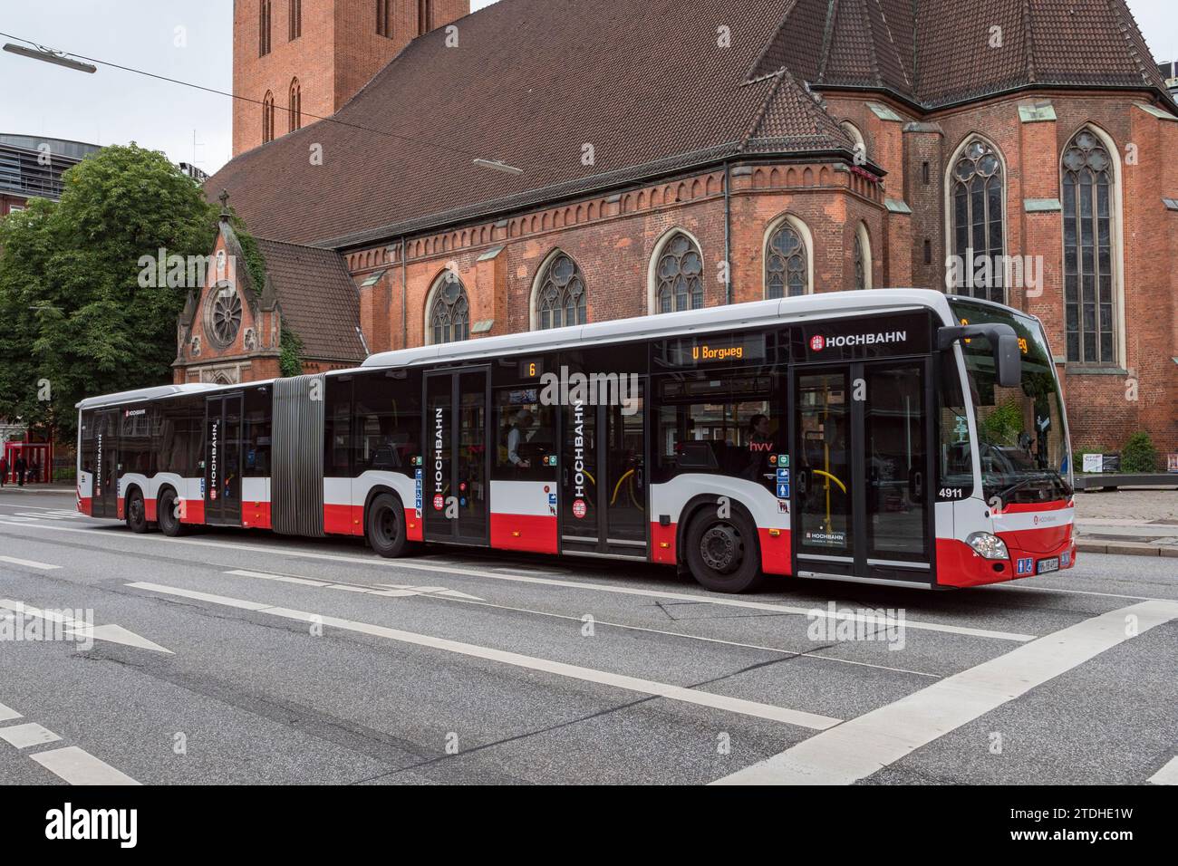 Articulated bus hi-res stock photography and images - Alamy