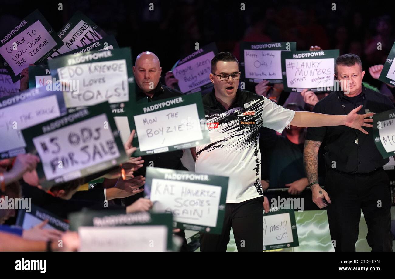 Gian van Veen walks out to play Man Lok Leung on day four of the Paddy ...