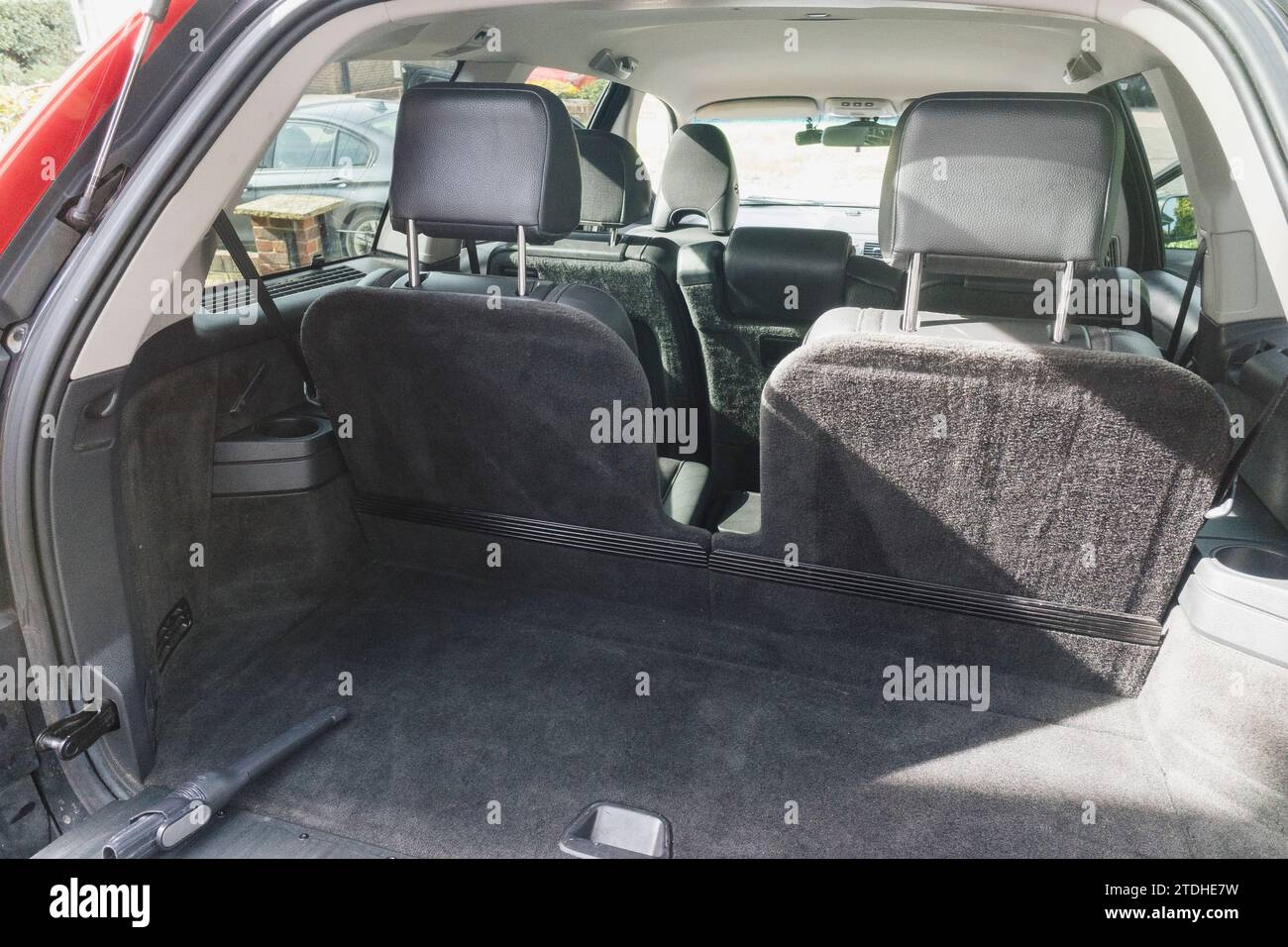 4x4 on a driveway hi-res stock photography and images - Alamy