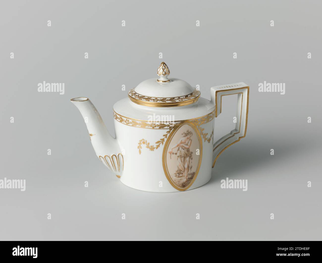 Teapot with a woman in a medallion, Fürstenberg, c. 1785 - c. 1795 ...