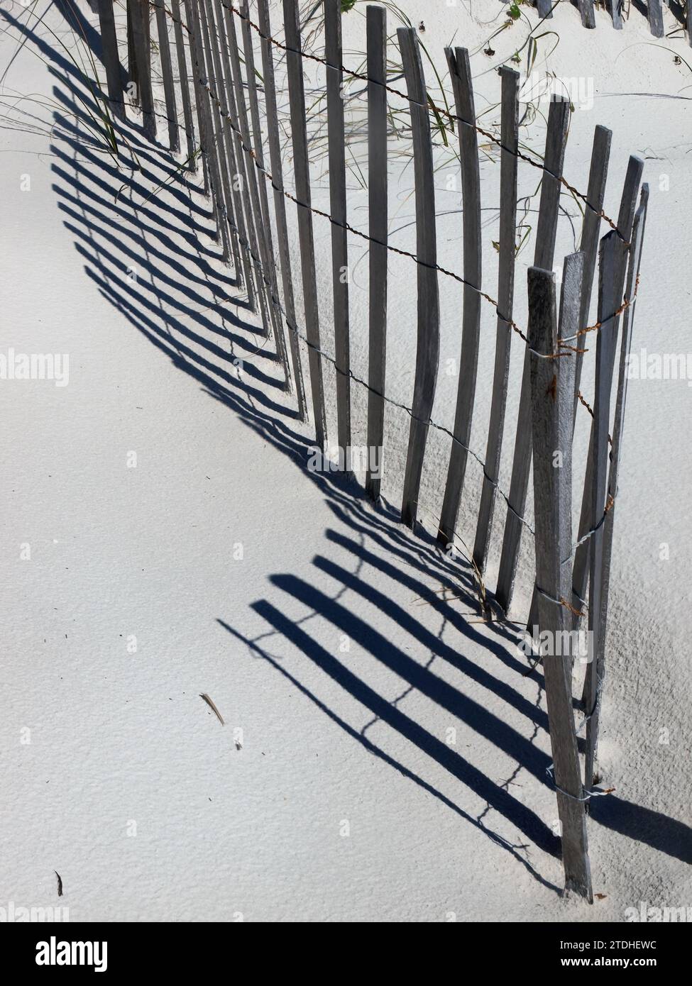 Wavy beach fence hi-res stock photography and images - Alamy