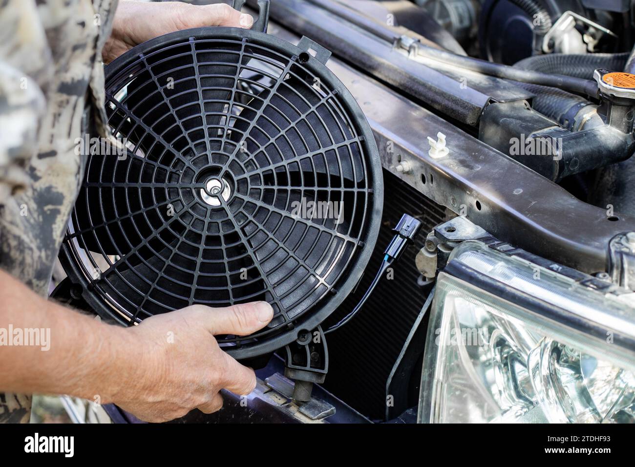 Car radiator fan hi-res stock photography and images - Alamy