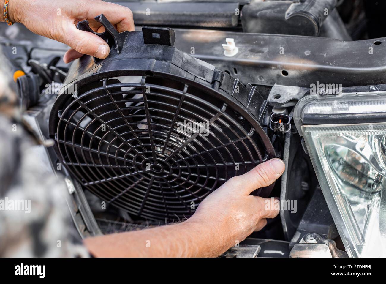 Car radiator fan hi-res stock photography and images - Alamy