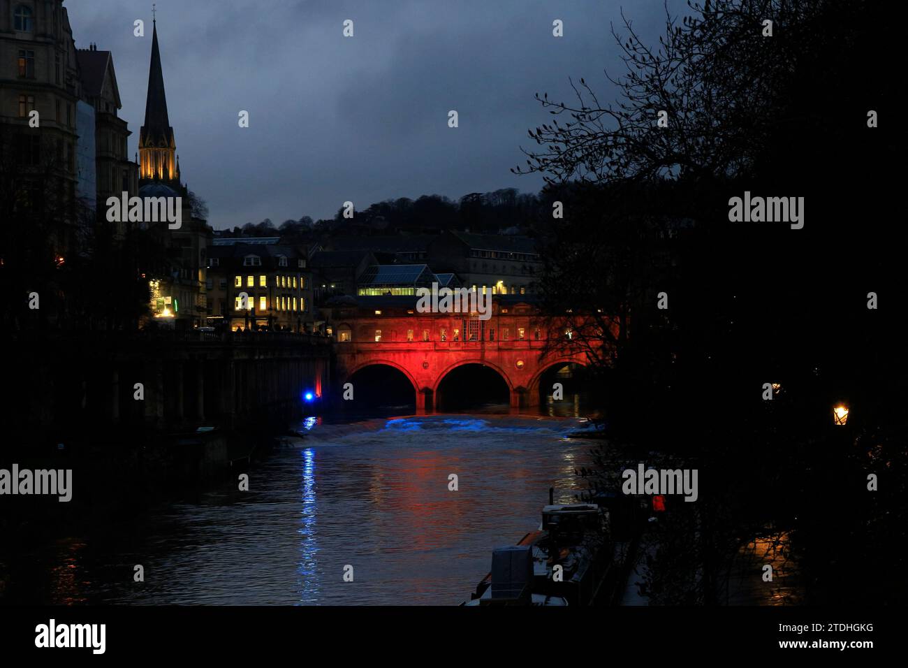 Evening winter view of Pulteney Bridge over the River Avon at Bath with ...
