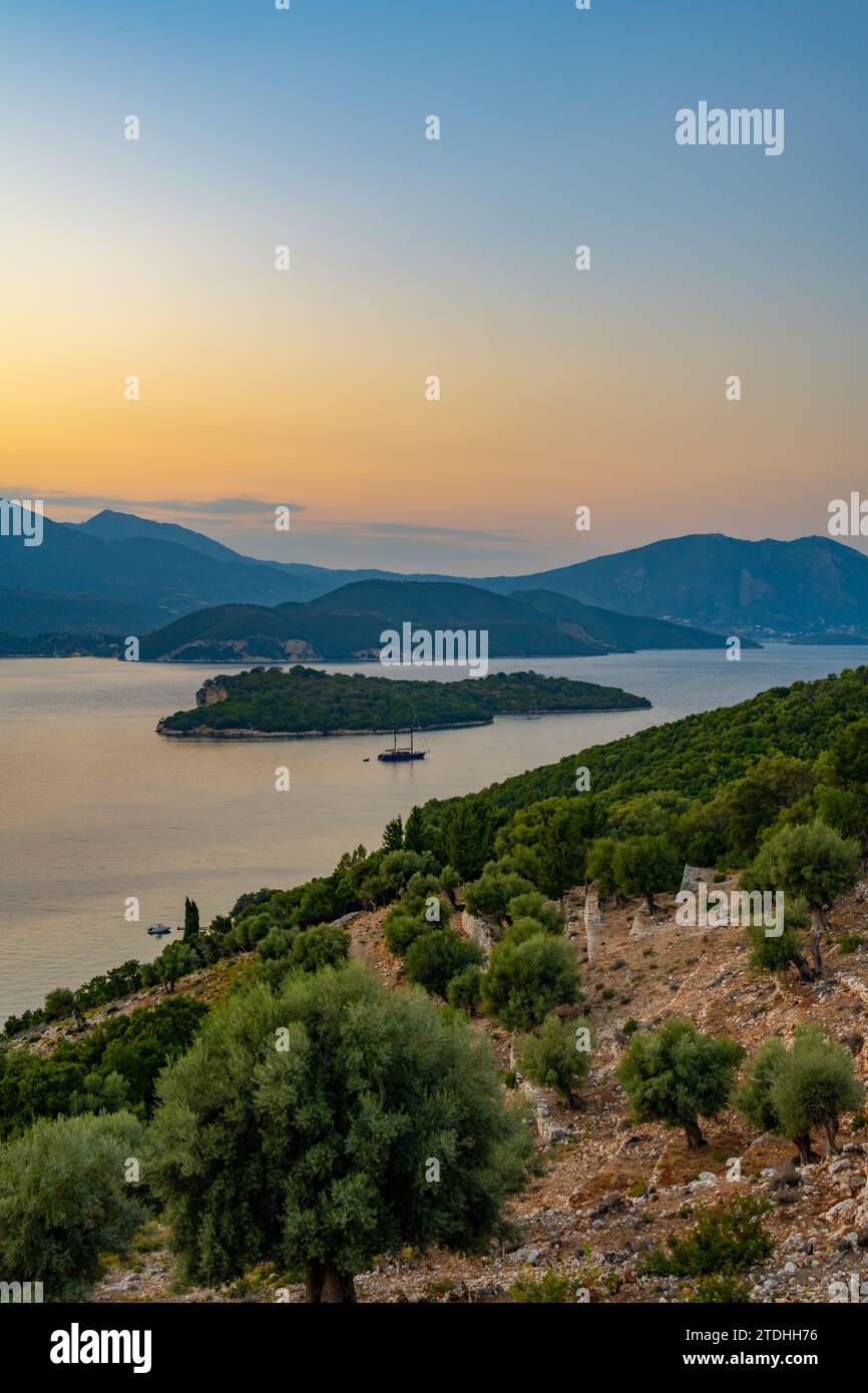Sunset behind the Greek island of Lefkada and Nisída Thiliá from the ...