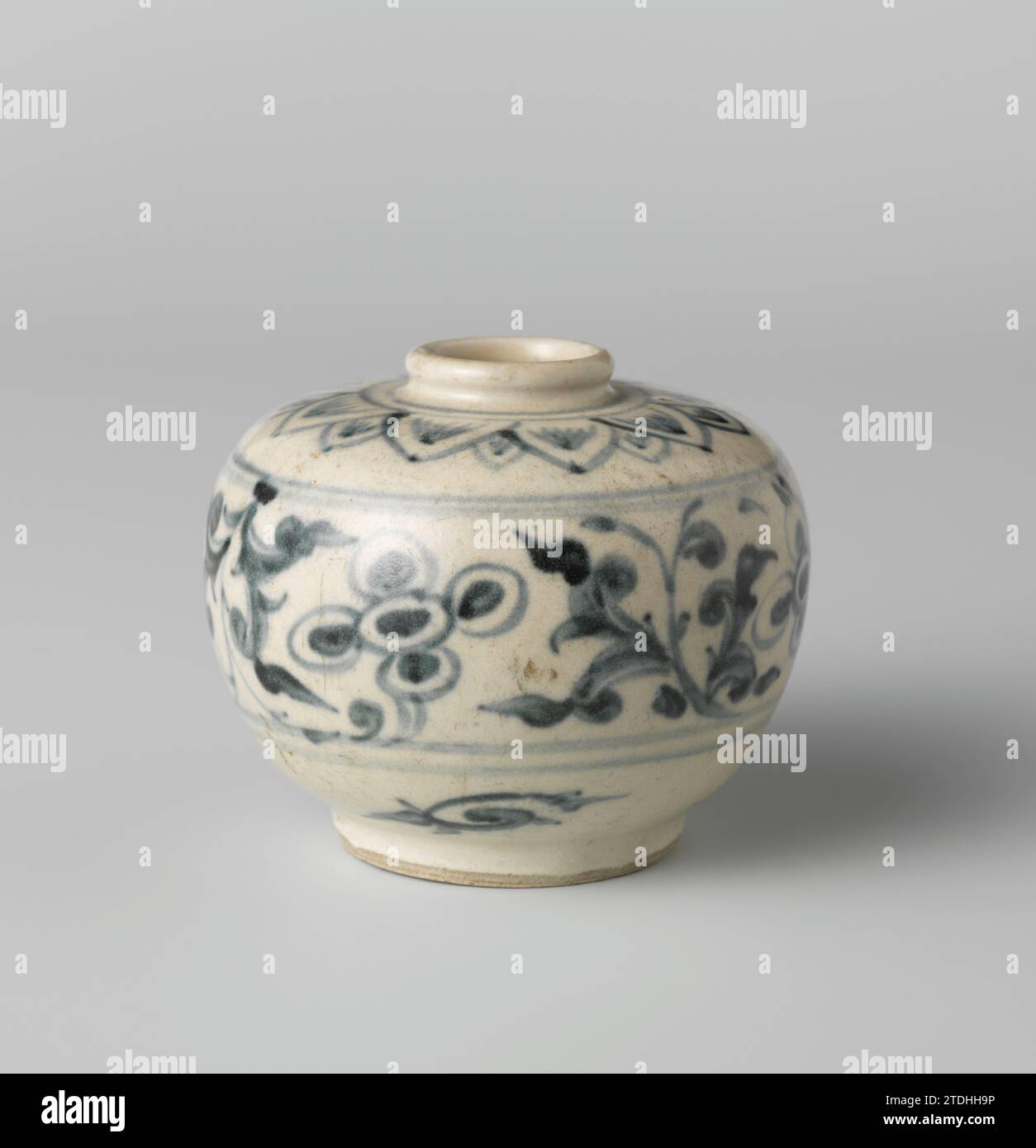 Ovoid jar with floral scrolls, anonymous, c. 1400 - c. 1499 Egg -shaped ...