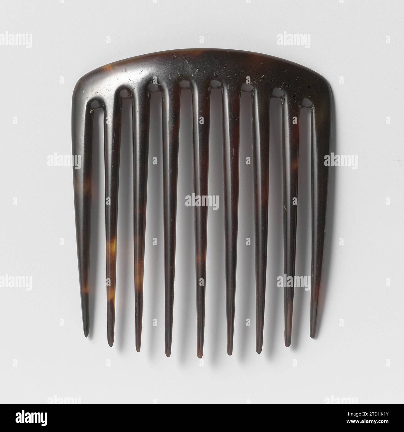 Hair comb made of turtle with very snalle unadorned round back ...